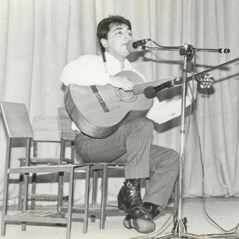 Cantor popular Eduardo Matamala celebra 50 años de trayectoria con ...